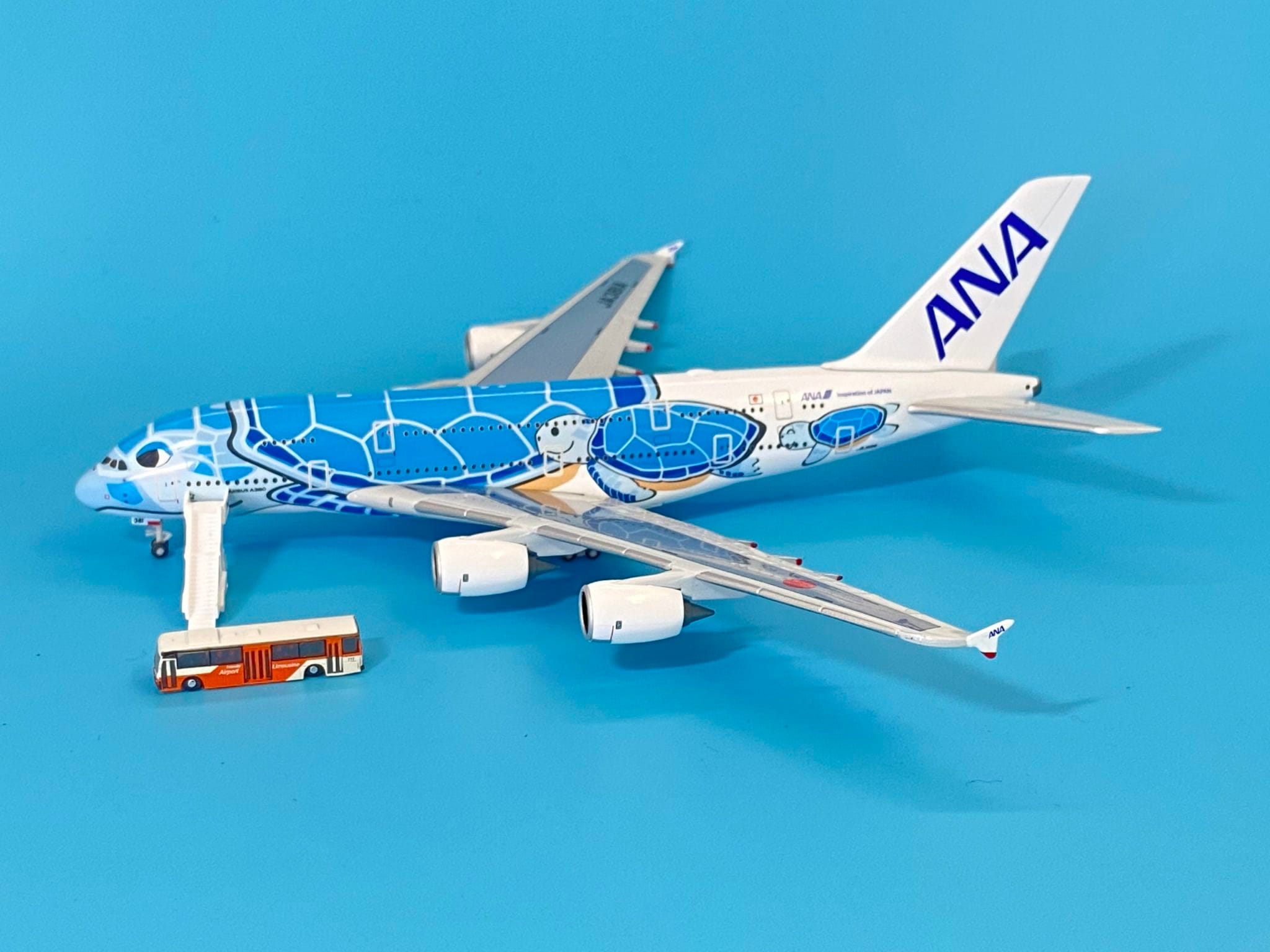 NH40079 全日空商事特注品 ANA A380 ブルー JA381A GSE2点付 1:400 完売しました – 航空機モデル専門店 ...