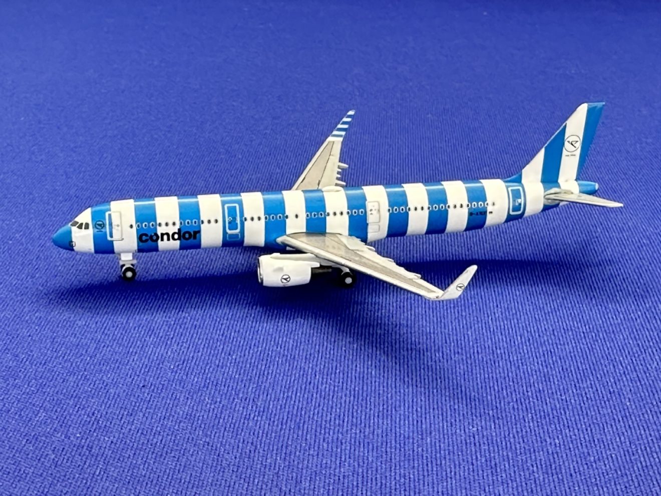 536707 Herpa CLUB MODELS Condor Sea A321 D-ATCF プラスチック製スタンド付 1:500 完売し ...