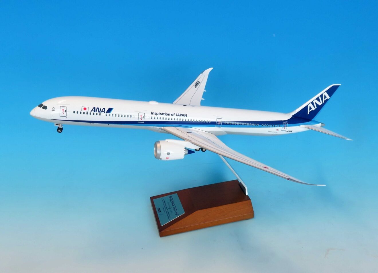 NH20206 全日空商事特注品 ANA All Nippon Airways / 全日空 B787-10 国内線GEエンジン JA981A 組立式スナップフィットモデル 木製スタンド付き ...